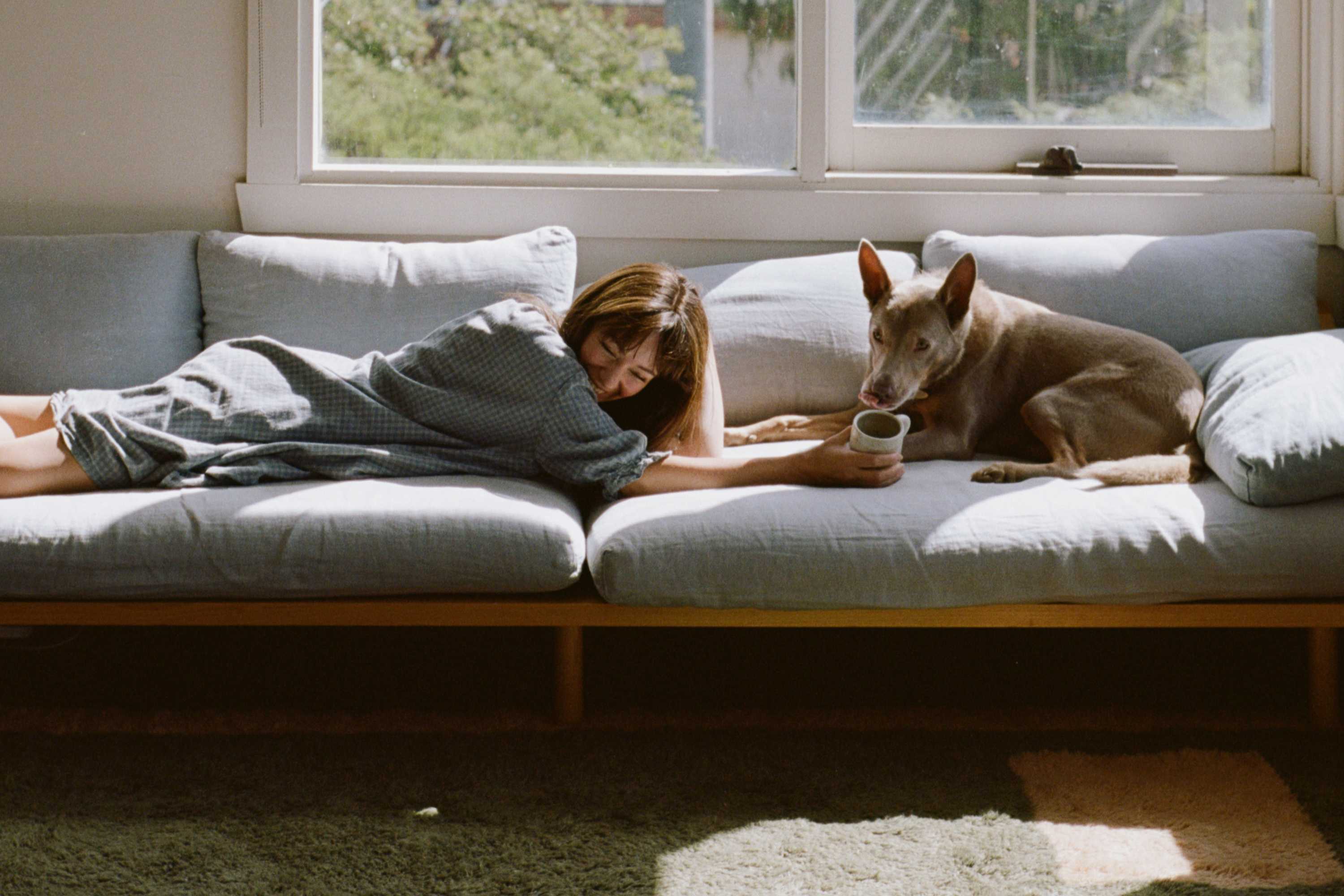 Ceramicist Amy Leeworthy’s Coastal Retreat | IN BED USA